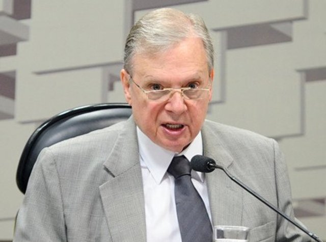 Tasso diz que não renuncia à presidência do PSDB - Política - Nacional ...